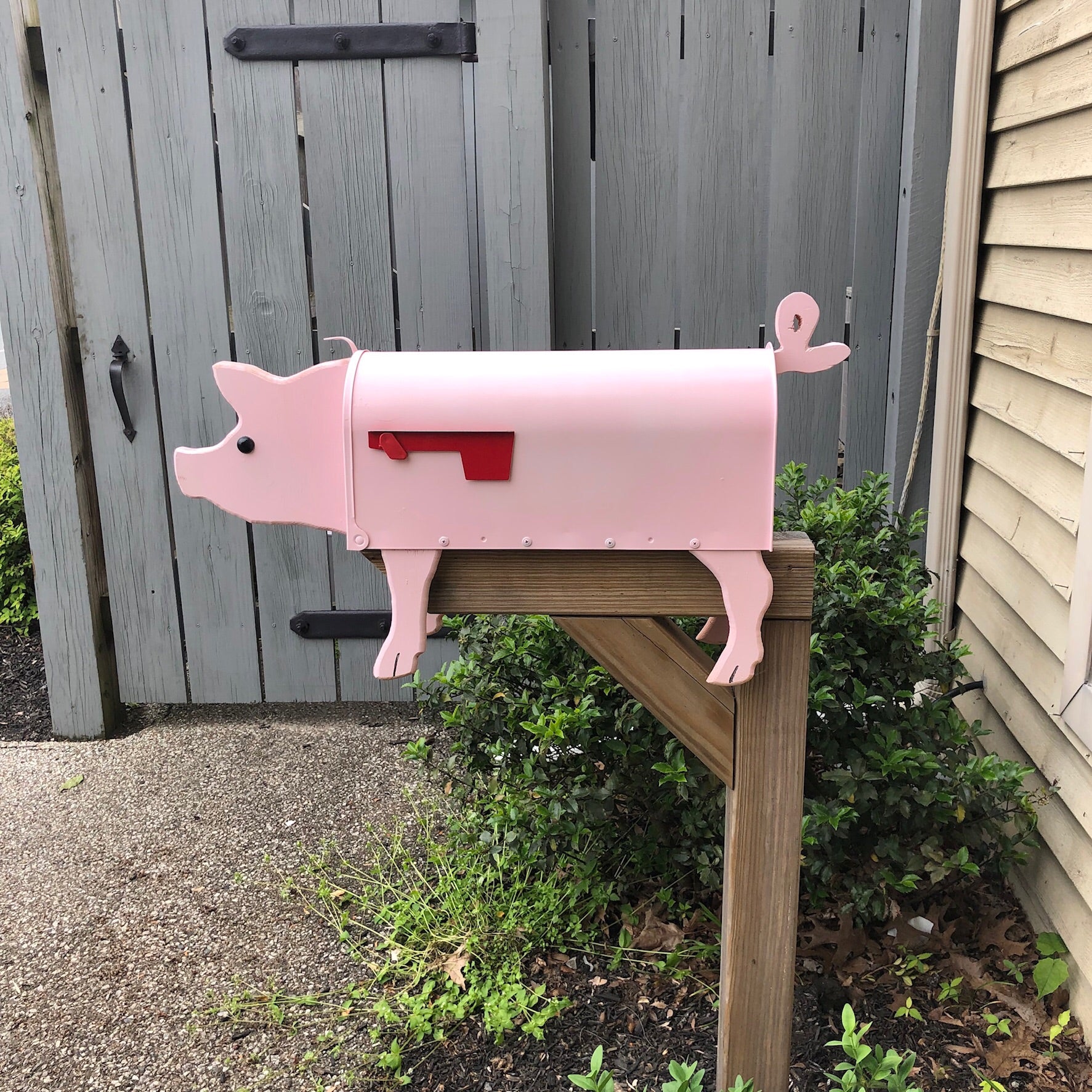 Oink Oink! Unique and Quirky Pig Mailbox | pp004 – Stone Bridge Collections